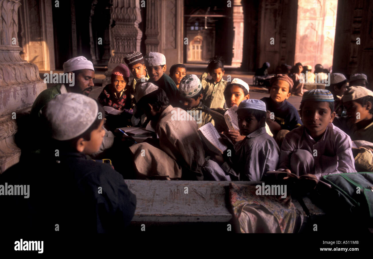 Traditional islamic education hi-res stock photography and images - Alamy