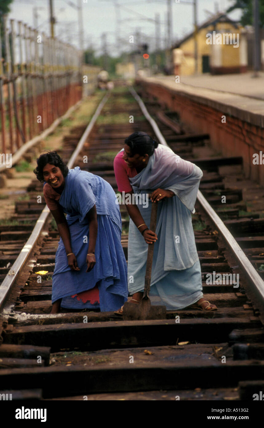 Women working on railway tracks India Stock Photo - Alamy