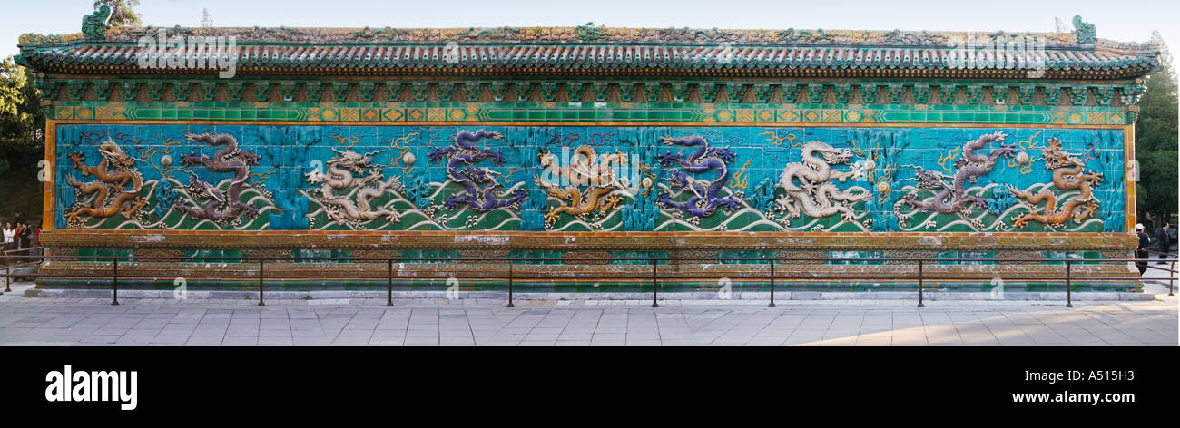 Dragon screen hi-res stock photography and images - Alamy