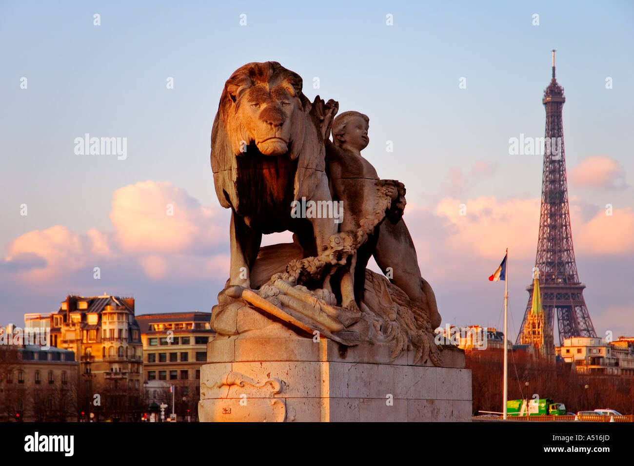 Pont alexander bridge hi-res stock photography and images - Alamy