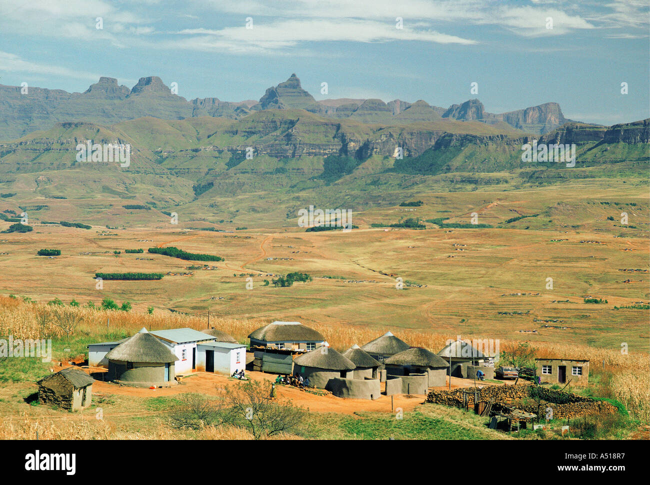 Traditional zulu house hi-res stock photography and images - Alamy