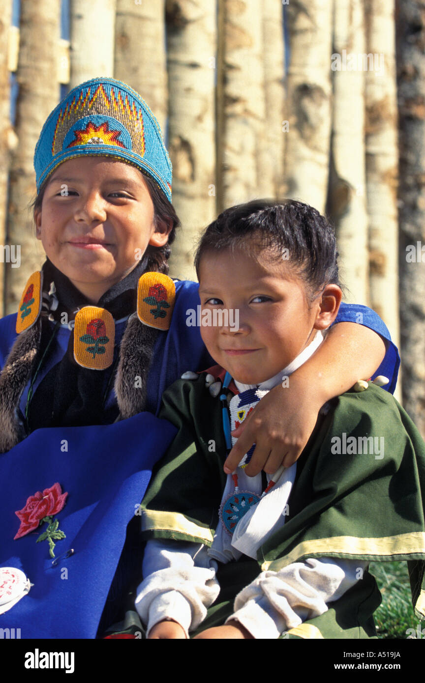 Native American children in ceremonial dress Stock Photo - Alamy