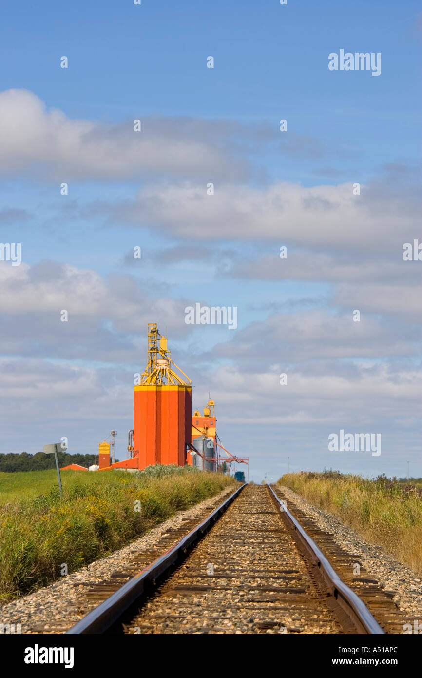 Train tracks and grain elevator Stock Photo - Alamy