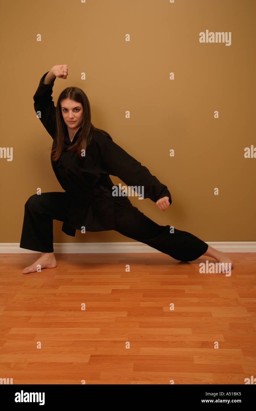 Self defence move hi-res stock photography and images - Alamy