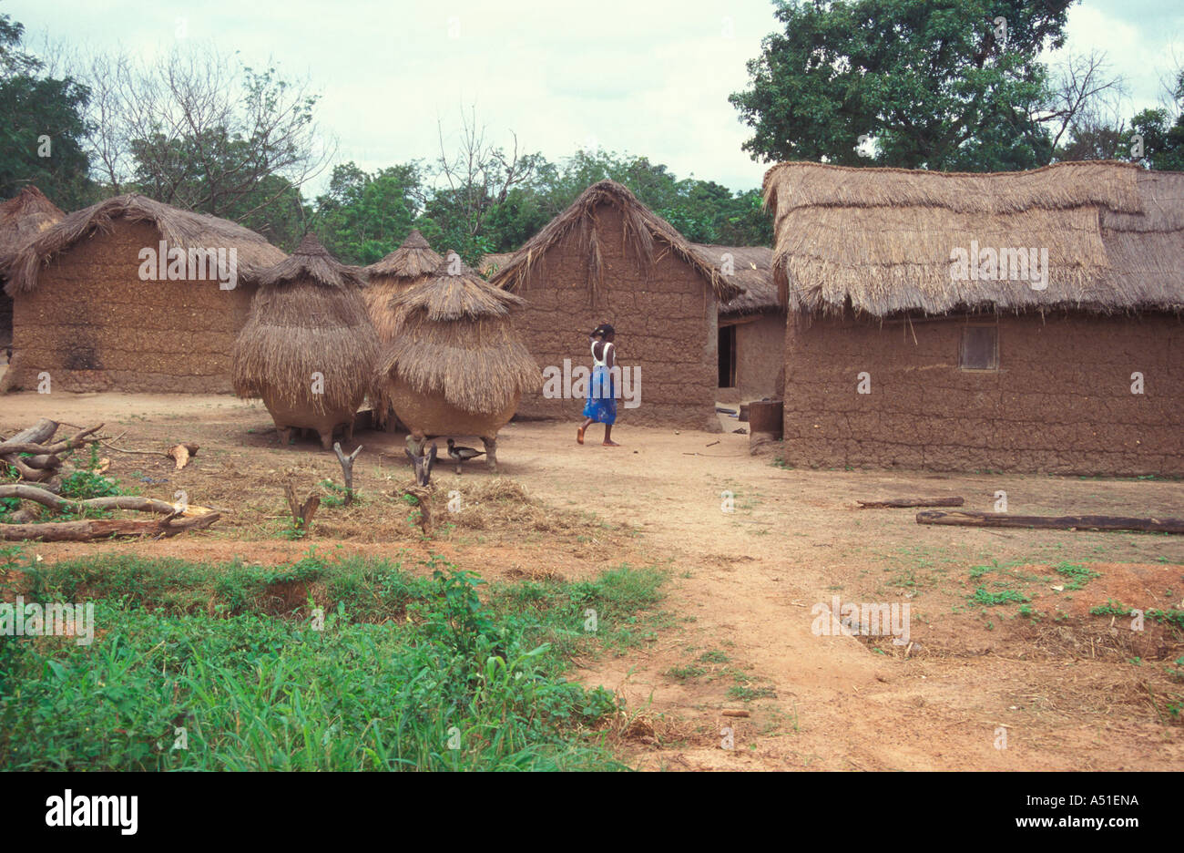 South of Bassila village houses and graneries which have no fresh water ...