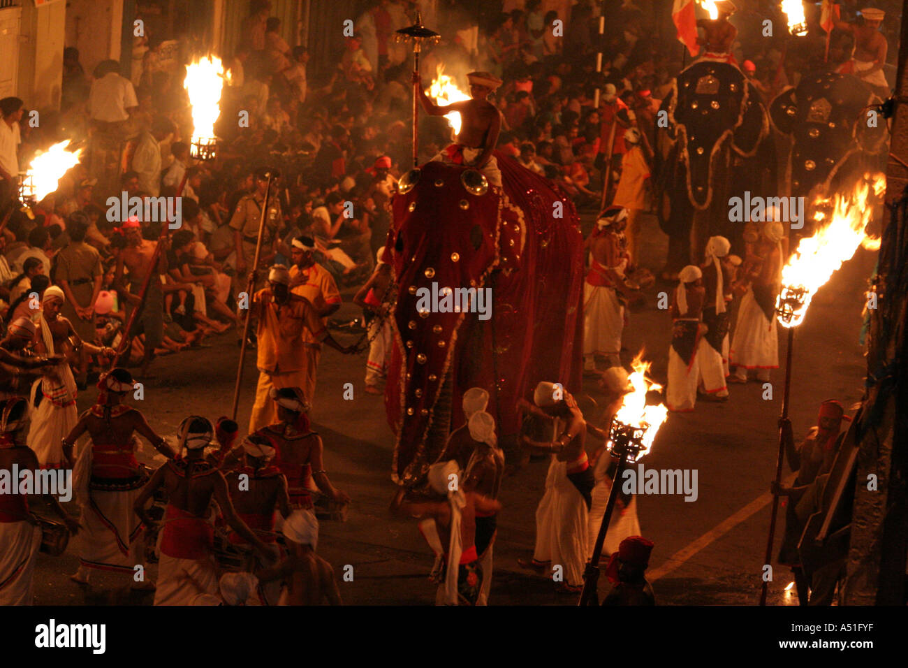 Kandy esala perahera sri lanka hi-res stock photography and images - Alamy