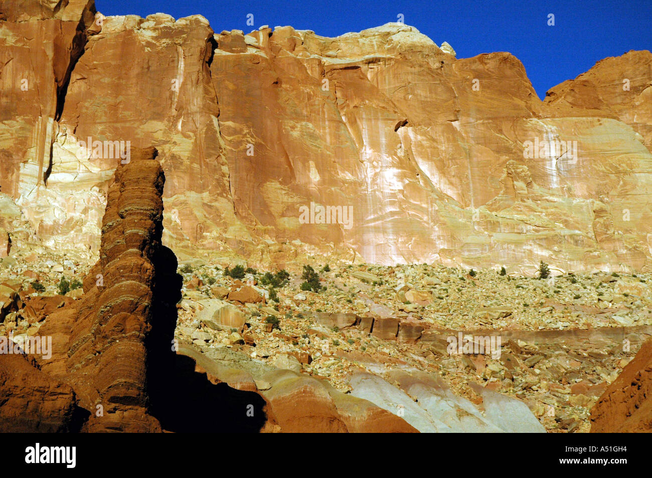 Utah Rugged scenery red cliff scenic landscape capitol reef national ...