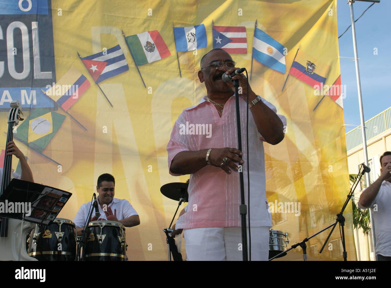 Kids in america singer hi-res stock photography and images - Alamy