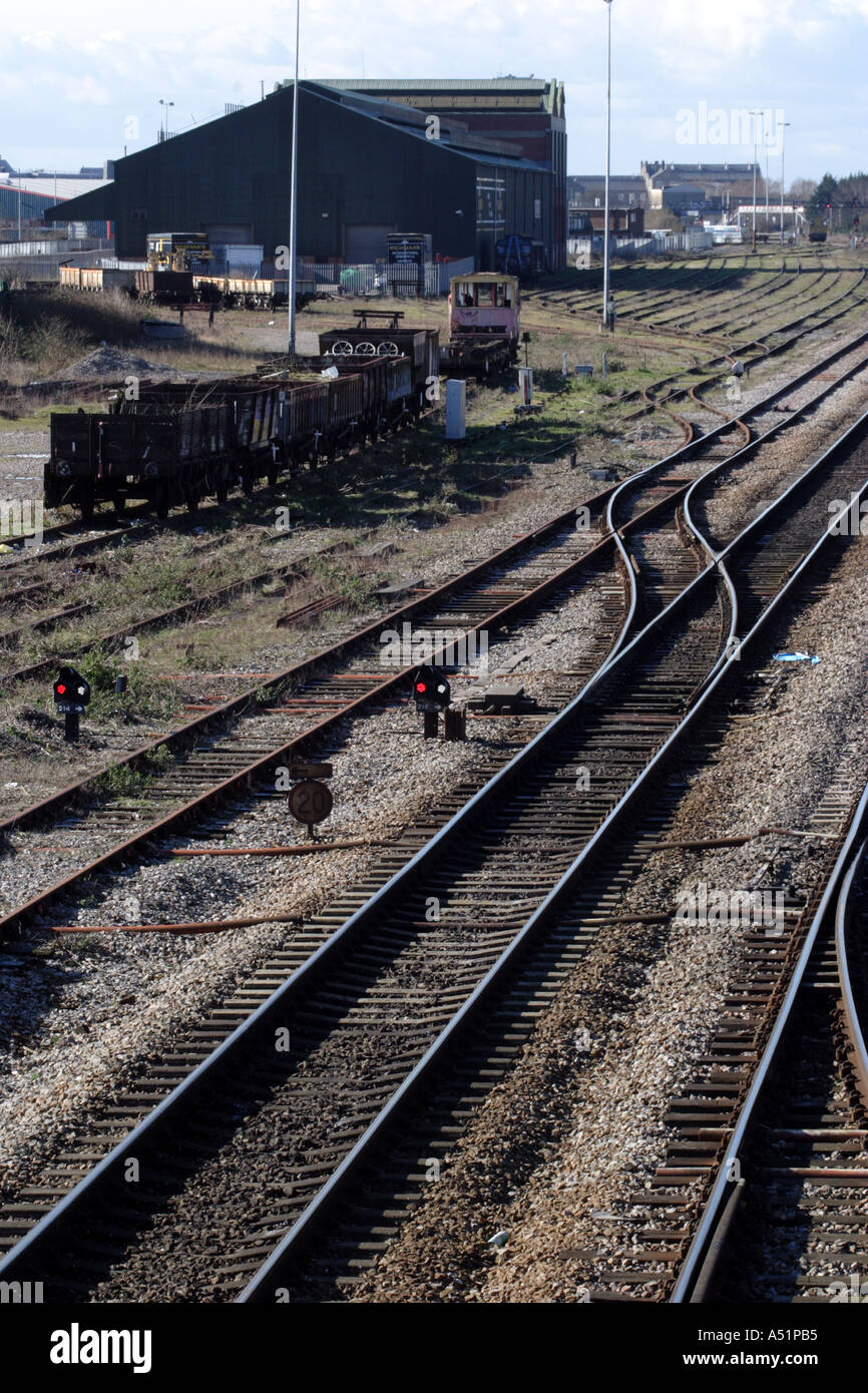 Diverging railway lines hi-res stock photography and images - Alamy