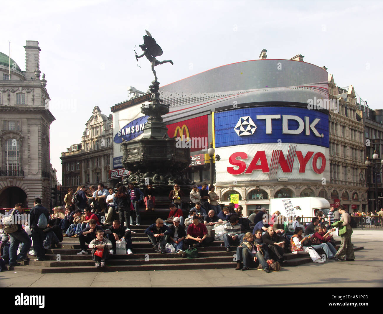 Piccadilly Circus Eros statue London England Stock Photo - Alamy