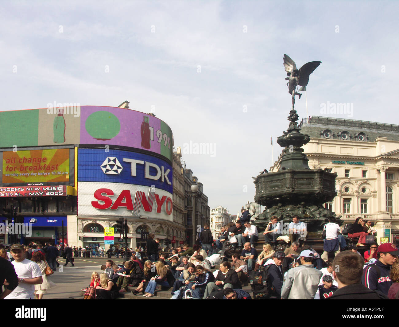 Piccadilly Circus Eros statue London England Stock Photo - Alamy