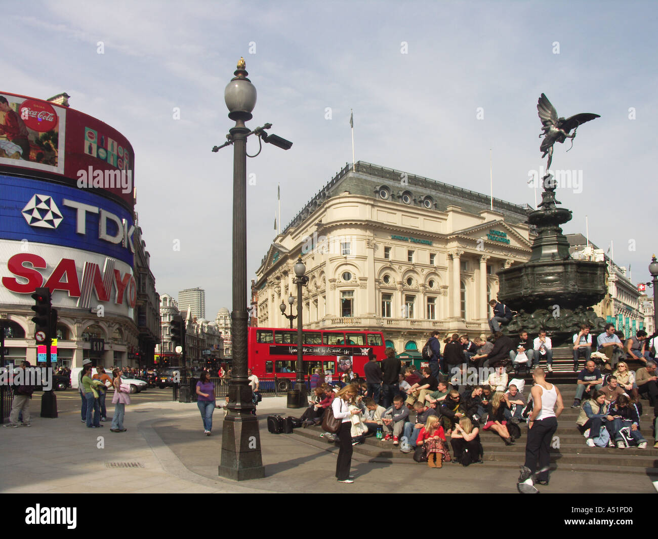 Eros statue Piccadilly Circus London England Stock Photo - Alamy