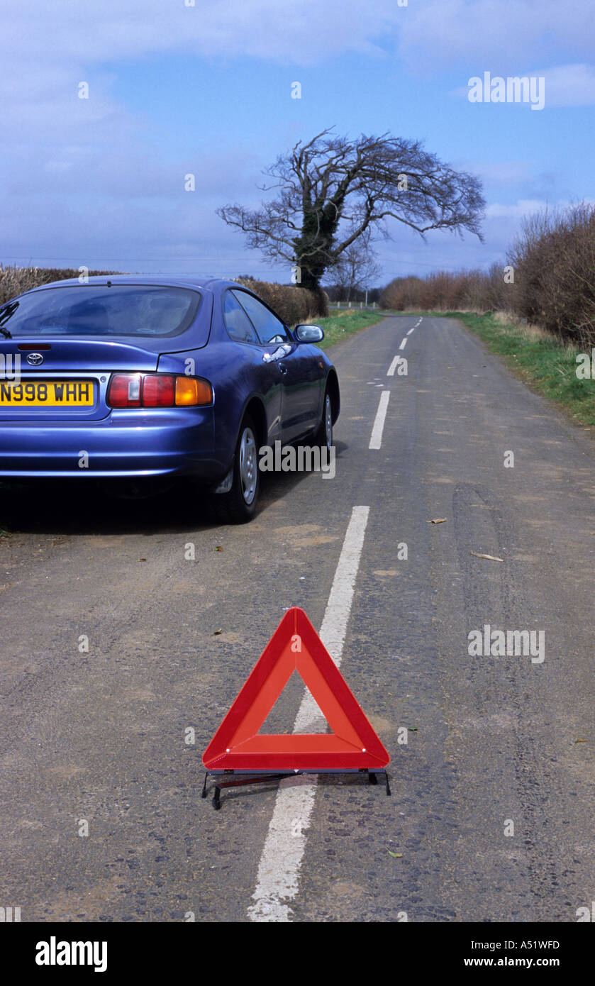 Breakdown warning triangle uk hi-res stock photography and images - Alamy