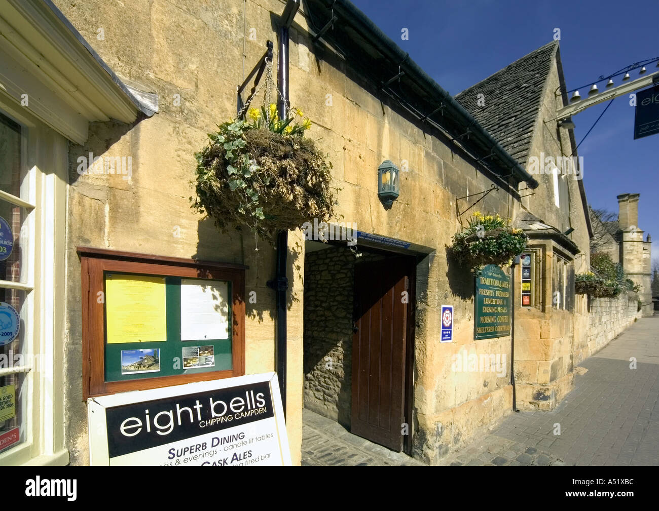 Eight bells inn cotswolds hi-res stock photography and images - Alamy