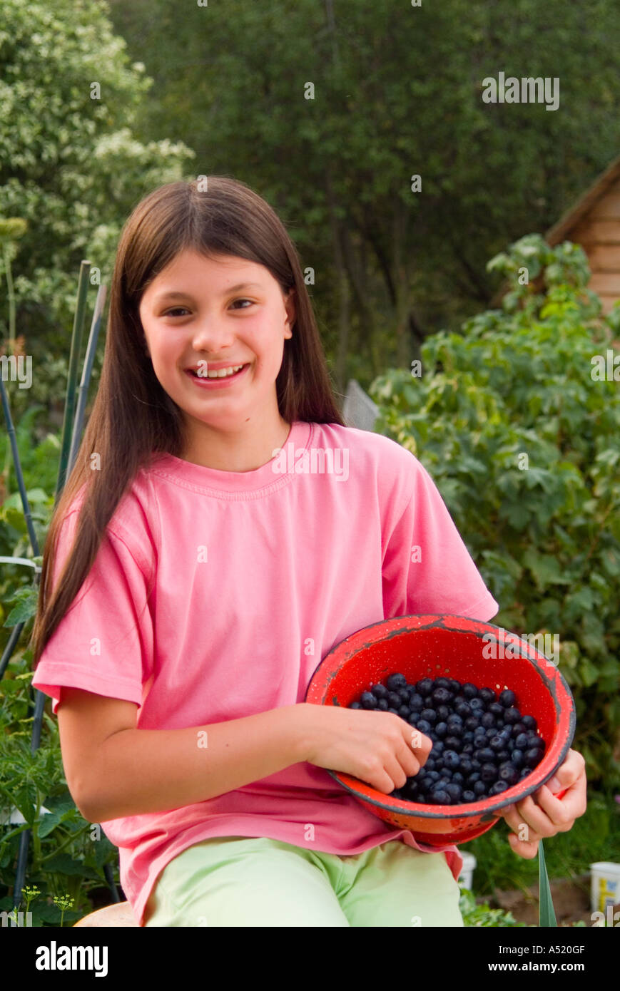 Children gathering fruit hi-res stock photography and images - Alamy