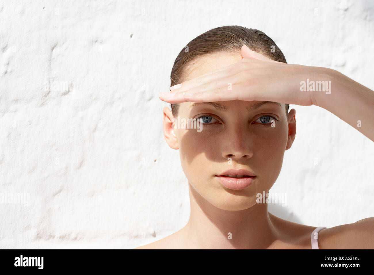 Hand blocking sun hi-res stock photography and images - Alamy