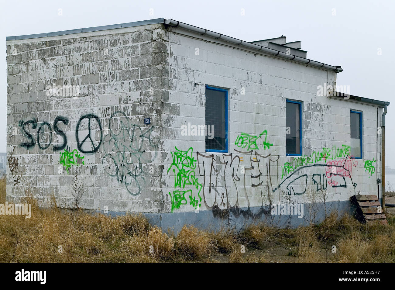 Ramshackle house hi-res stock photography and images - Alamy