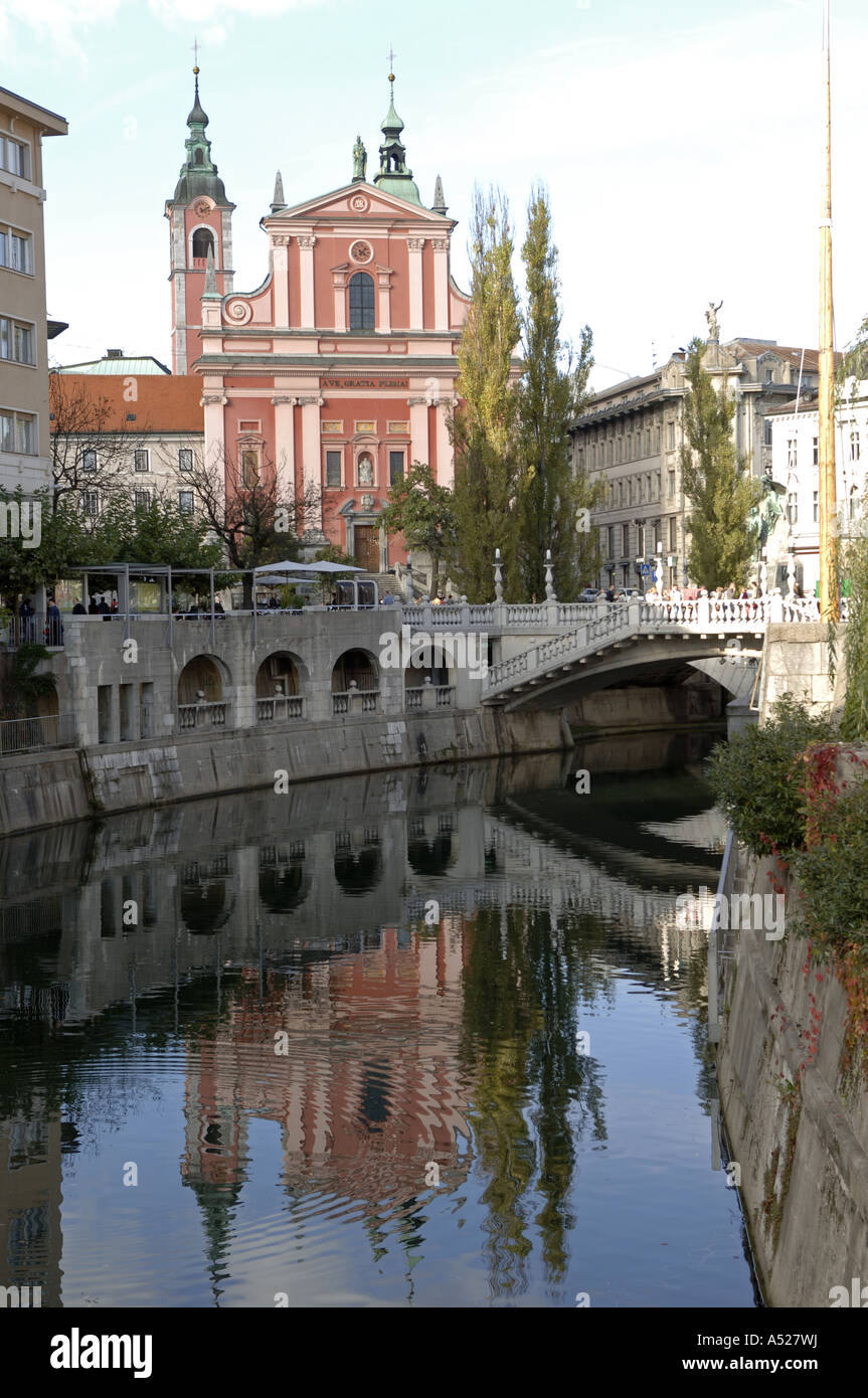 Ljubljana, Tromostovje (Three Bridges, Plecnik), in background ...