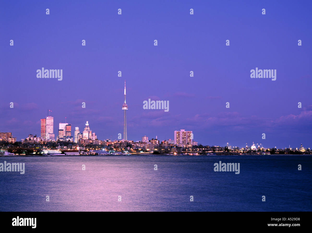 Toronto skylines at night hi-res stock photography and images - Alamy