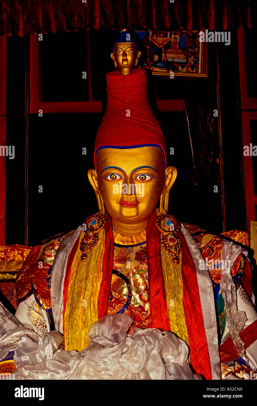 statue of King Songtsen Gampo, King Songtsen Gampo, Tombs of the ...