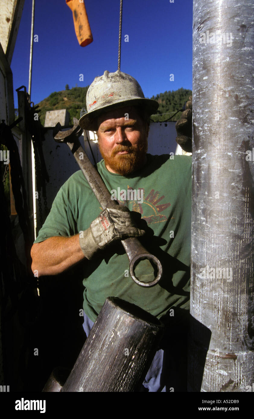 rough neck on drilling rig platform in an oil field Stock Photo - Alamy