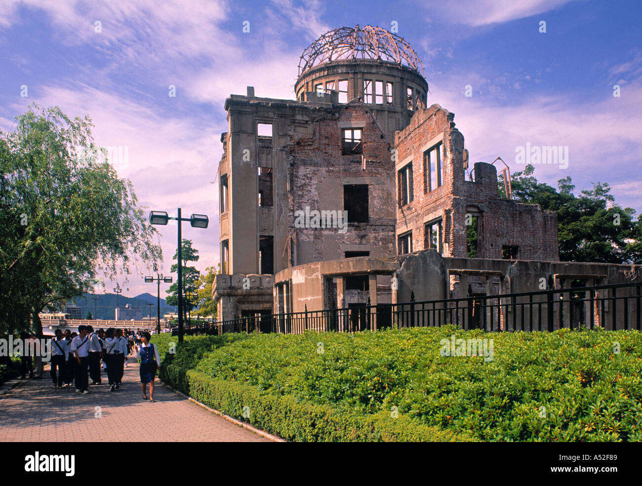 Atom bomb hi-res stock photography and images - Alamy