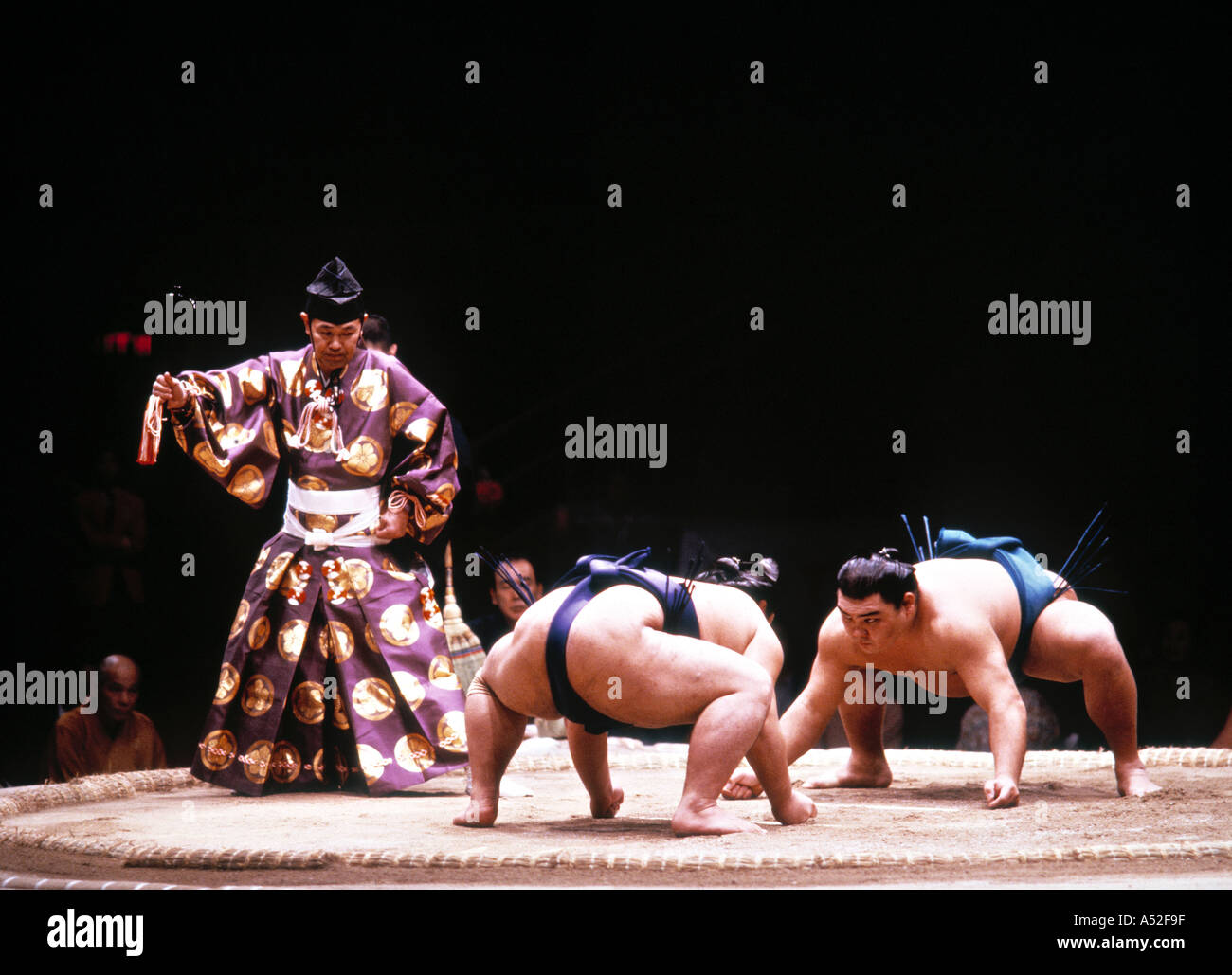 Sumo wrestlers hi-res stock photography and images - Alamy