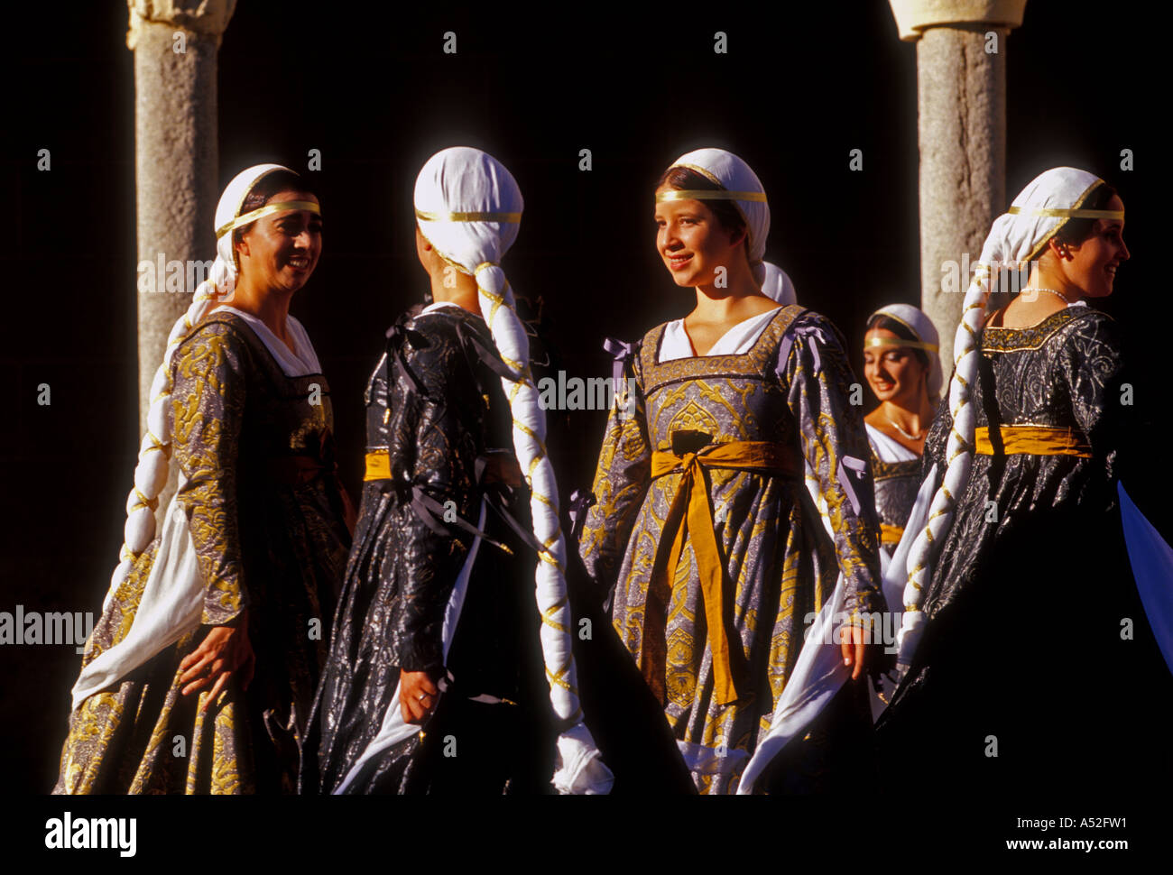 Dancers and pageantry hi-res stock photography and images - Alamy