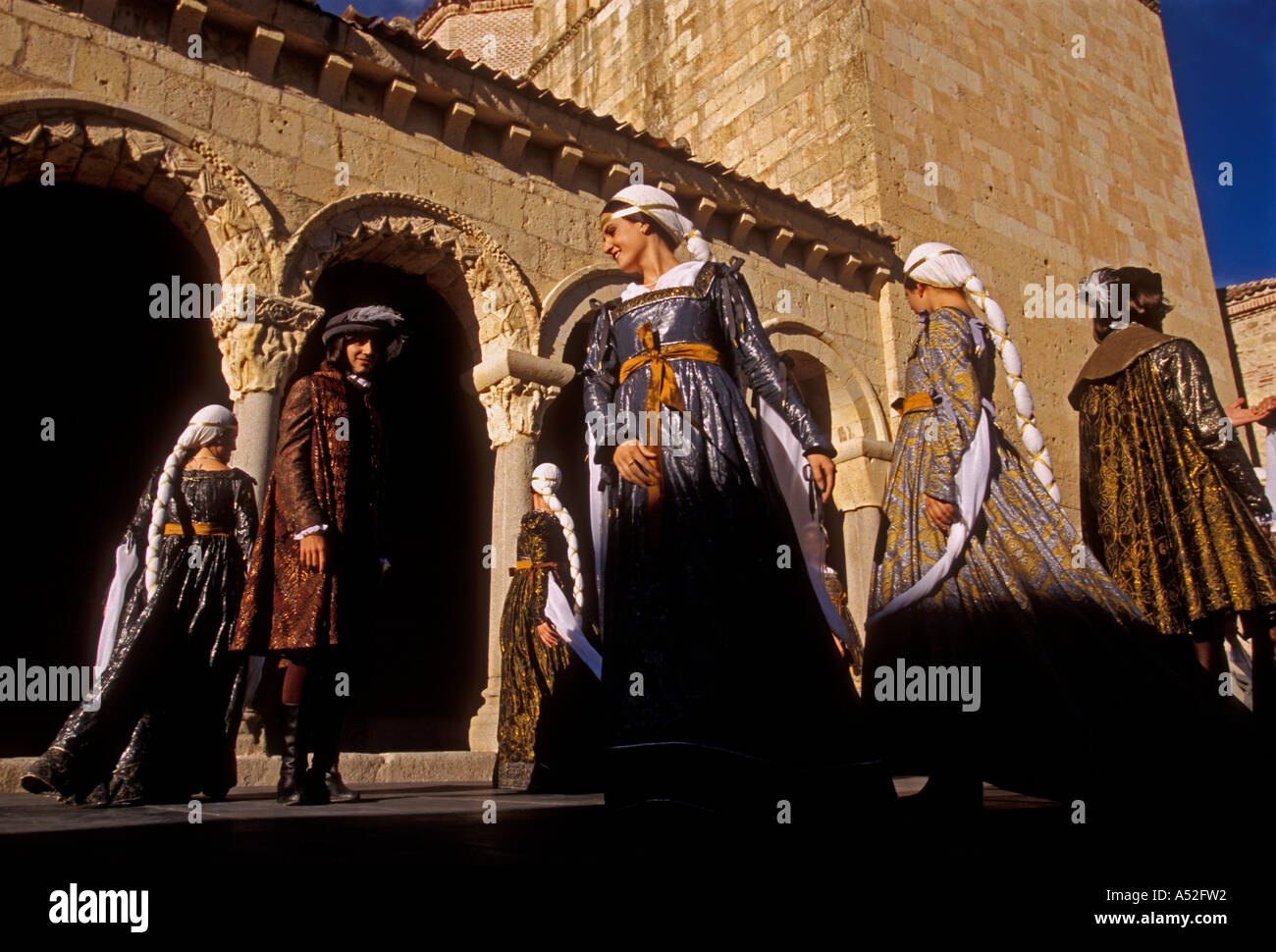 Dancers and pageantry hi-res stock photography and images - Alamy