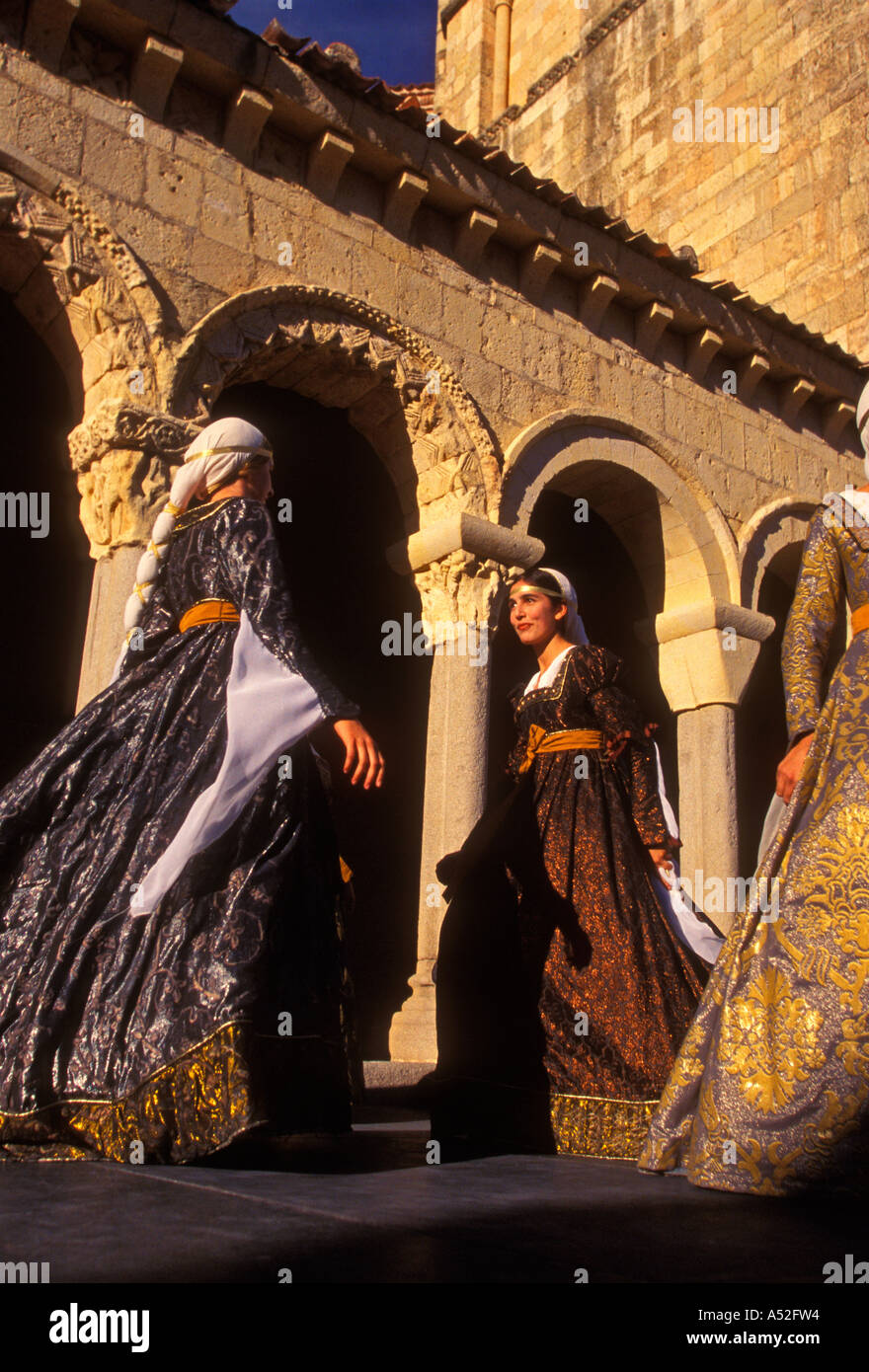 Dancing spaniards hi-res stock photography and images - Alamy