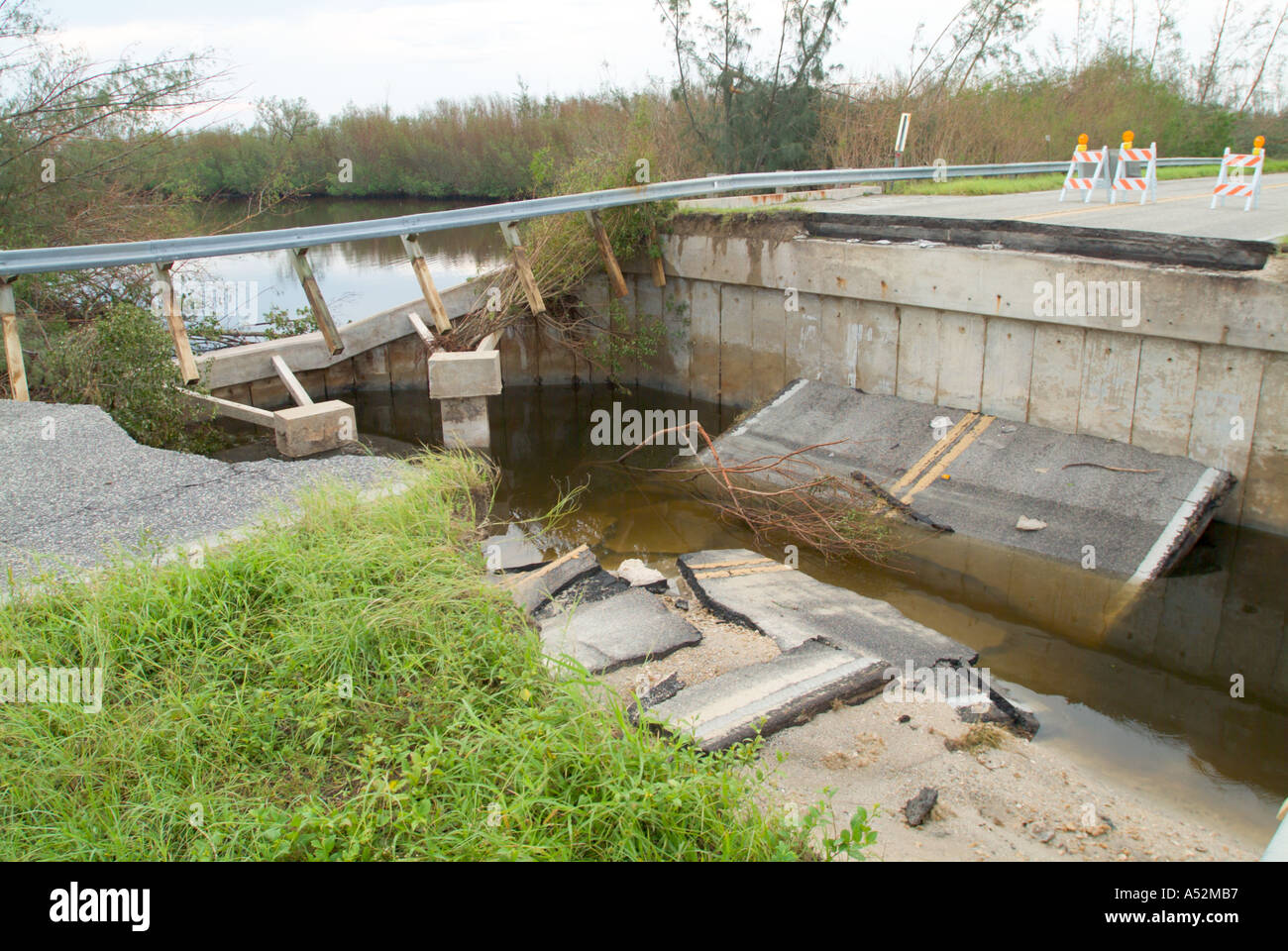 Bridge collapse wind hi-res stock photography and images - Alamy