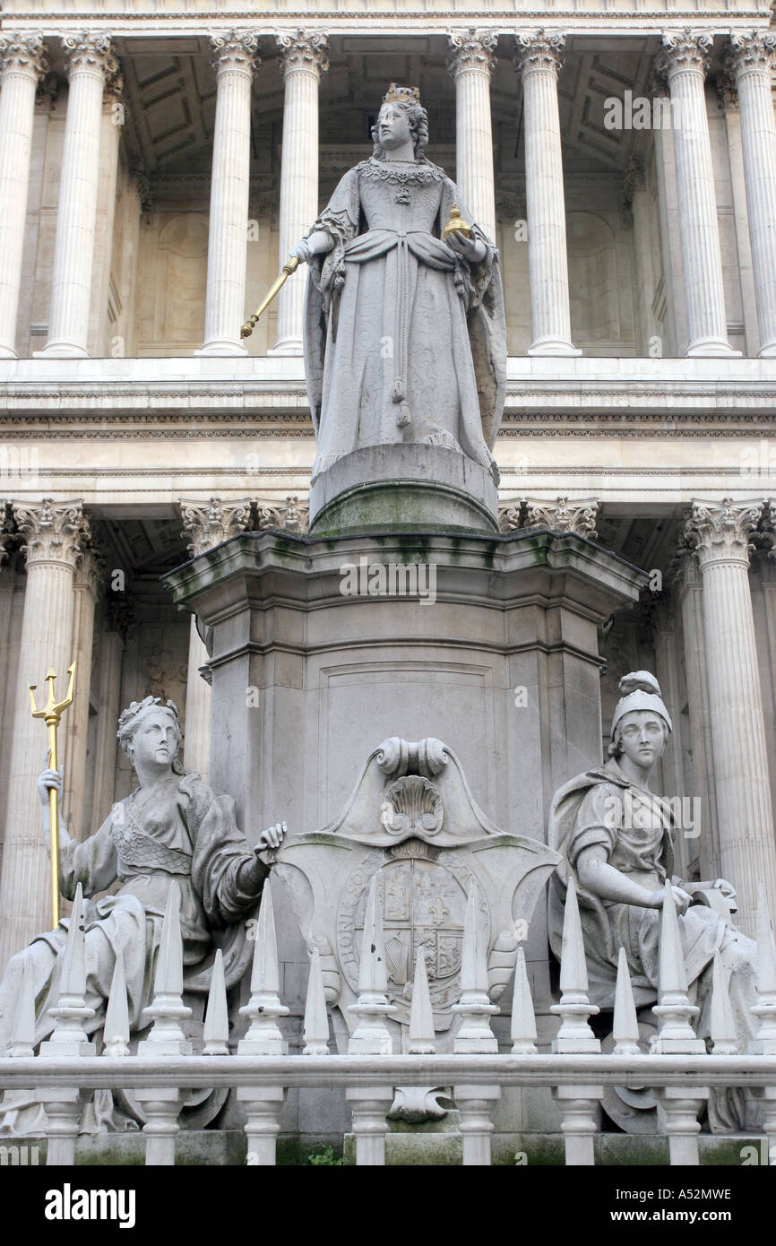 Queen Anne statue, London Stock Photo - Alamy