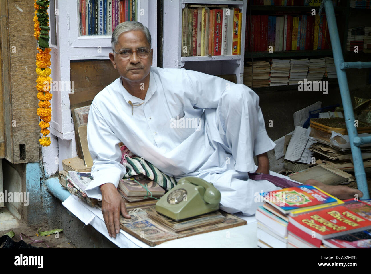 Indian bookshop bookstore india hi-res stock photography and images - Alamy