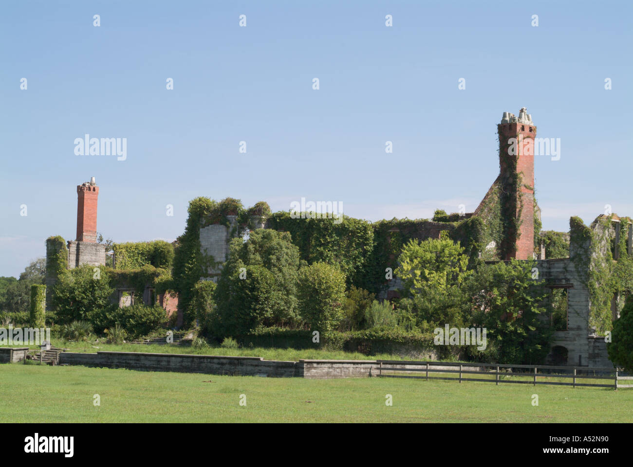 Carnegie mansion ruins hi-res stock photography and images - Alamy