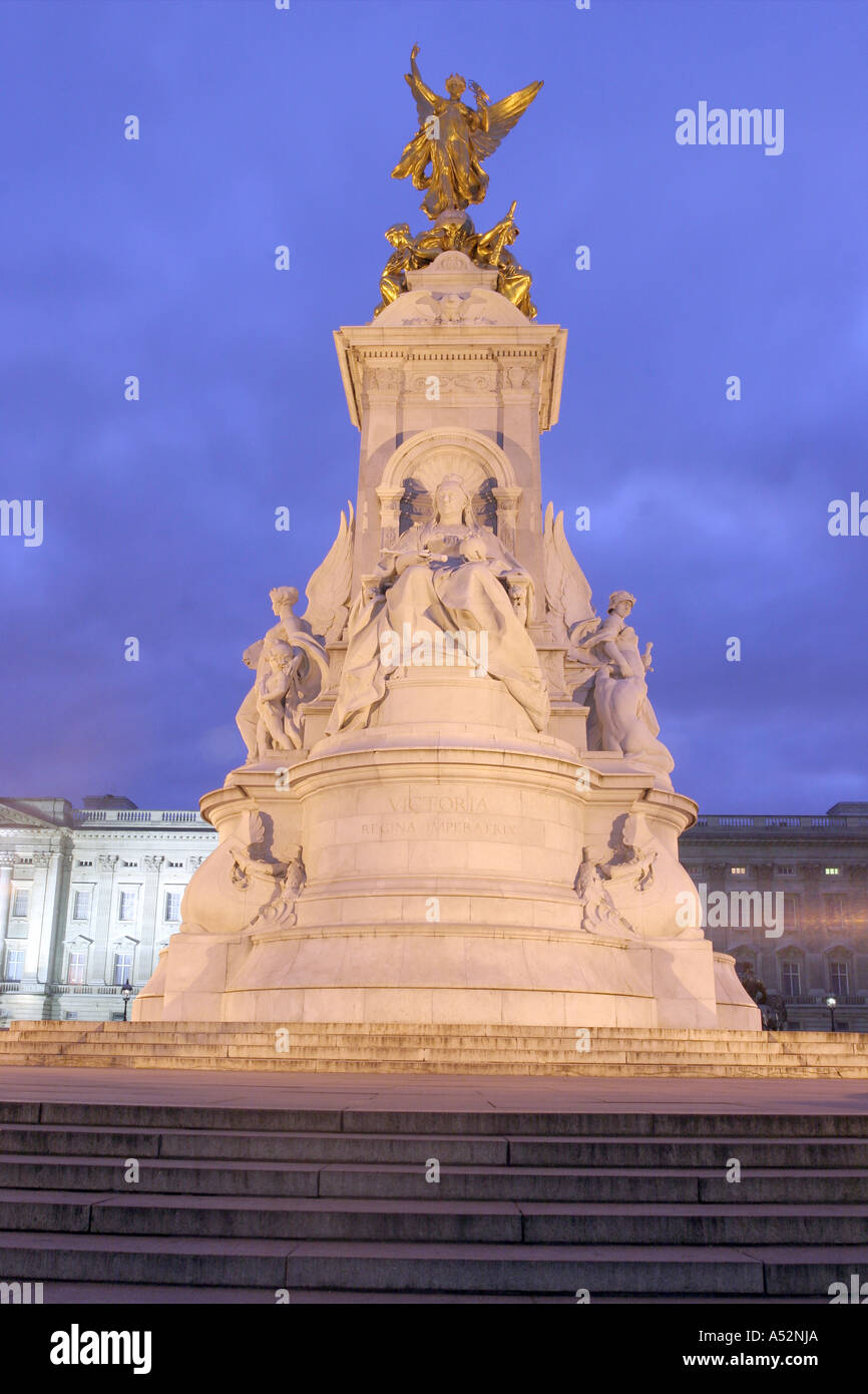 Victoria Monument, London Stock Photo - Alamy