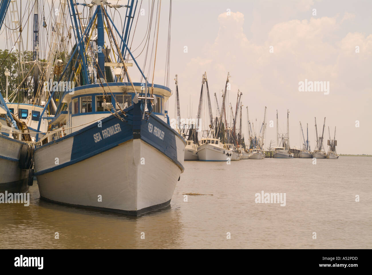 Shrimping boat hi-res stock photography and images - Alamy