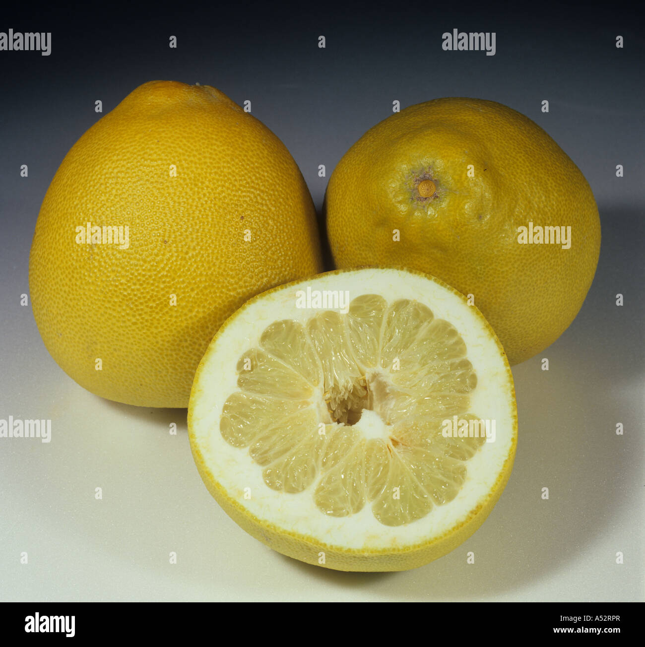 Whole sectioned pummelo fruit variety Goliath Stock Photo - Alamy
