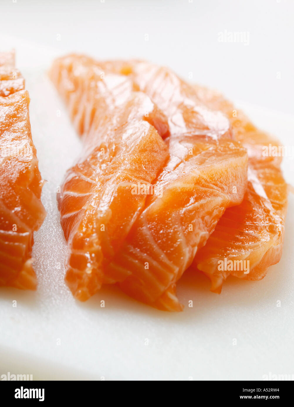 Cutting salmon for sushi Stock Photo - Alamy