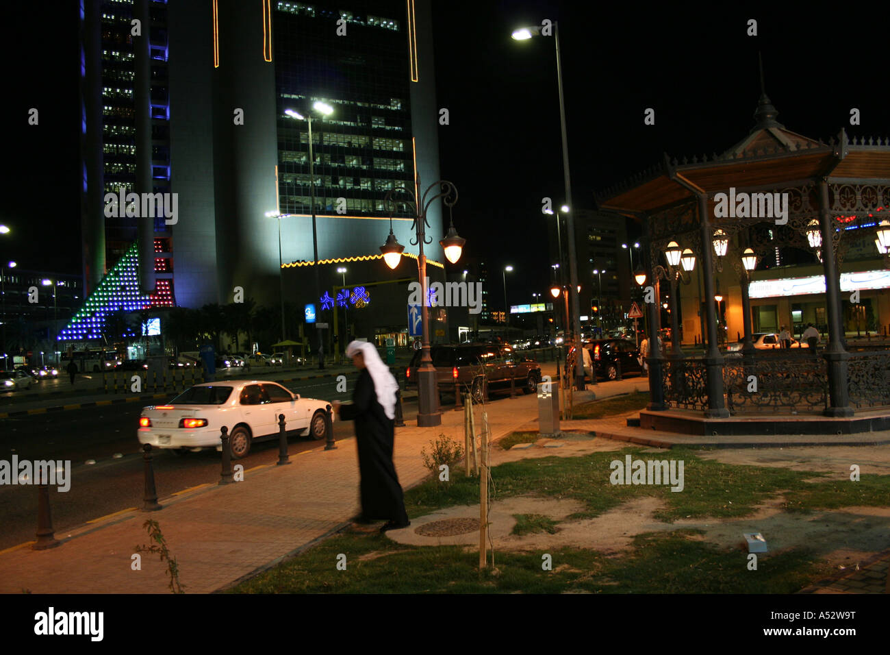 Kuwaiti road hi-res stock photography and images - Alamy