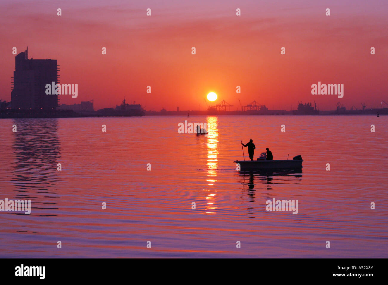 Kuwait fishing boats hi-res stock photography and images - Alamy
