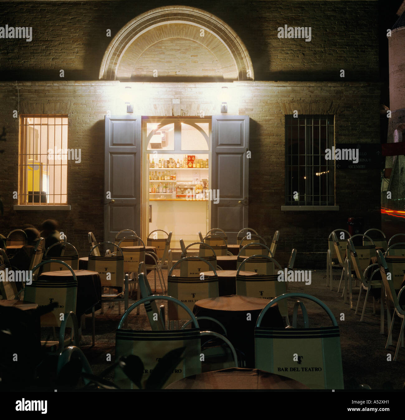 Coffee shop italy hi-res stock photography and images - Alamy