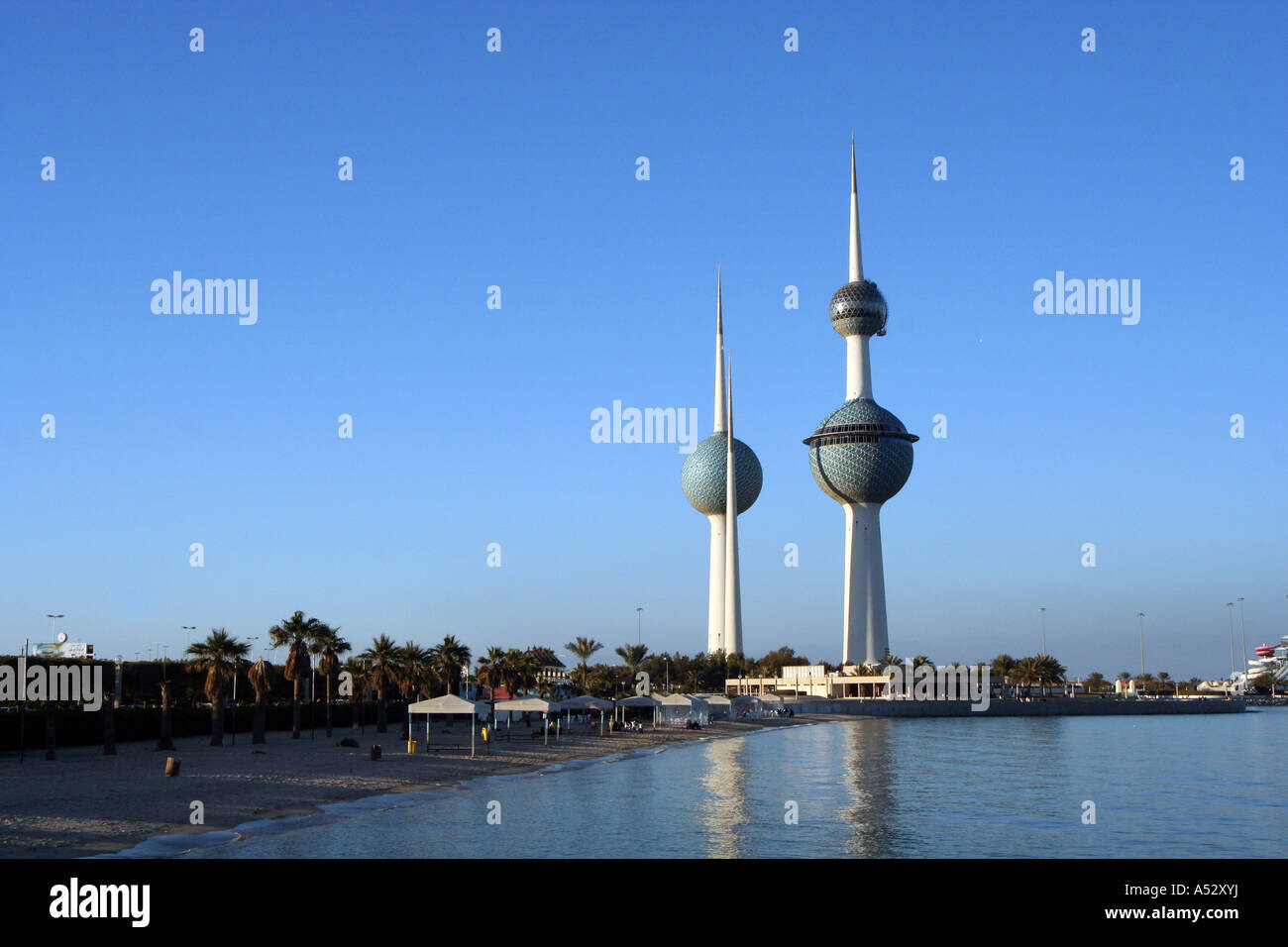 Kuwait beach swimming hi-res stock photography and images - Alamy