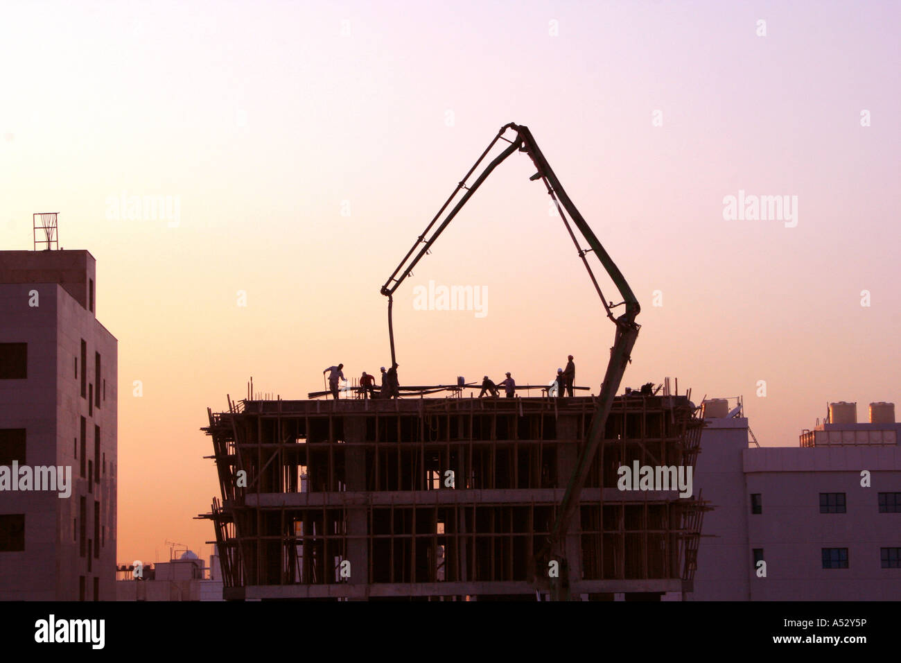 Kuwait building work hi-res stock photography and images - Alamy