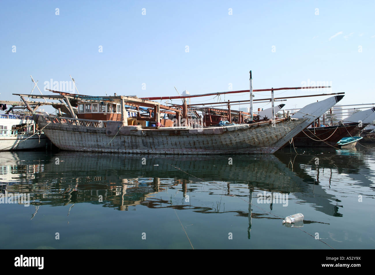 traditional fishing ships in kuwaiti bay Stock Photo - Alamy