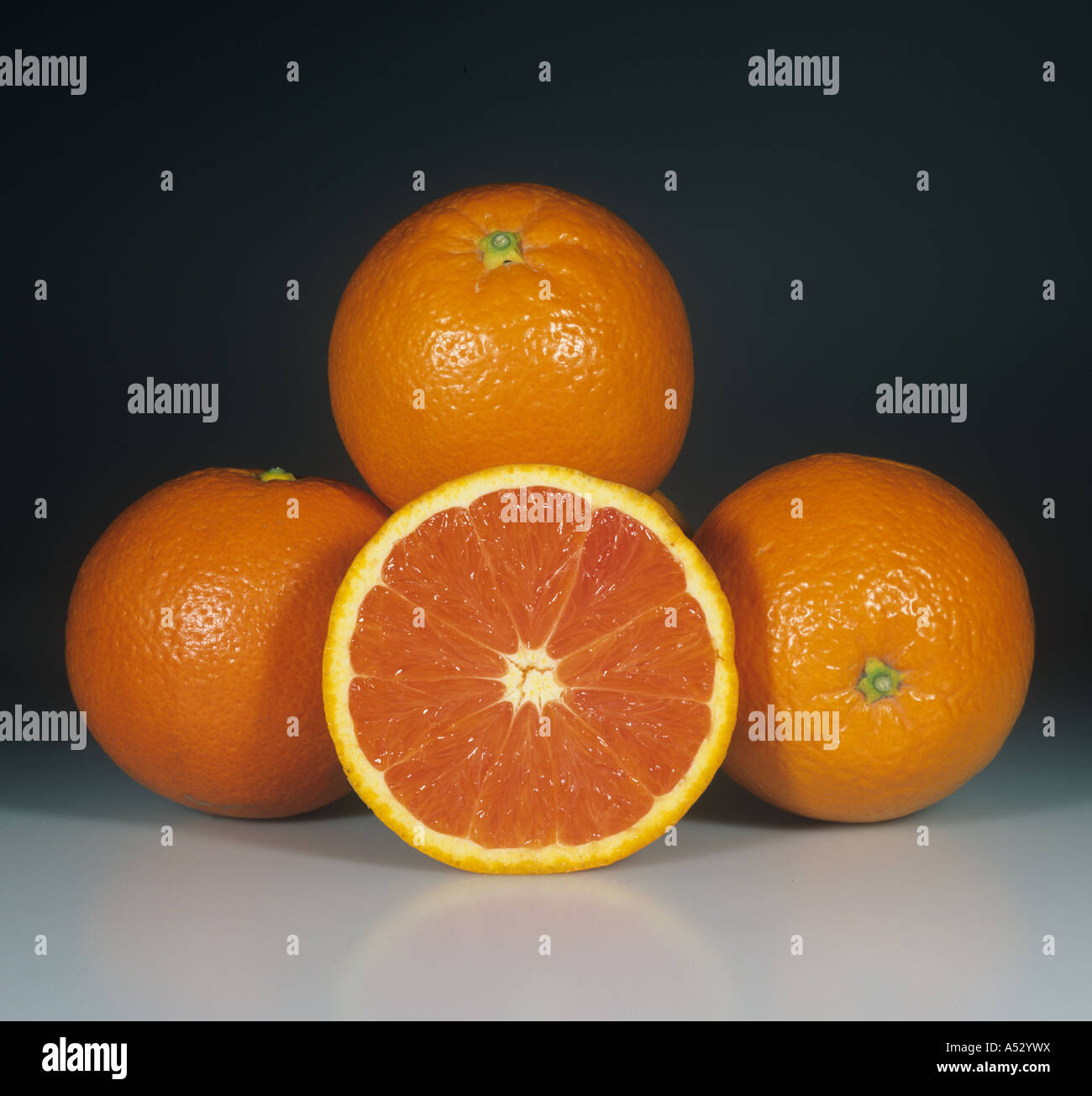 Whole sectioned orange fruit variety Cara Cara Navel Stock Photo - Alamy