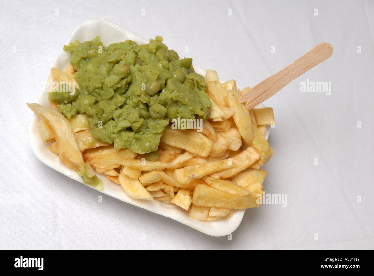 Mushy peas and chips Stock Photo - Alamy