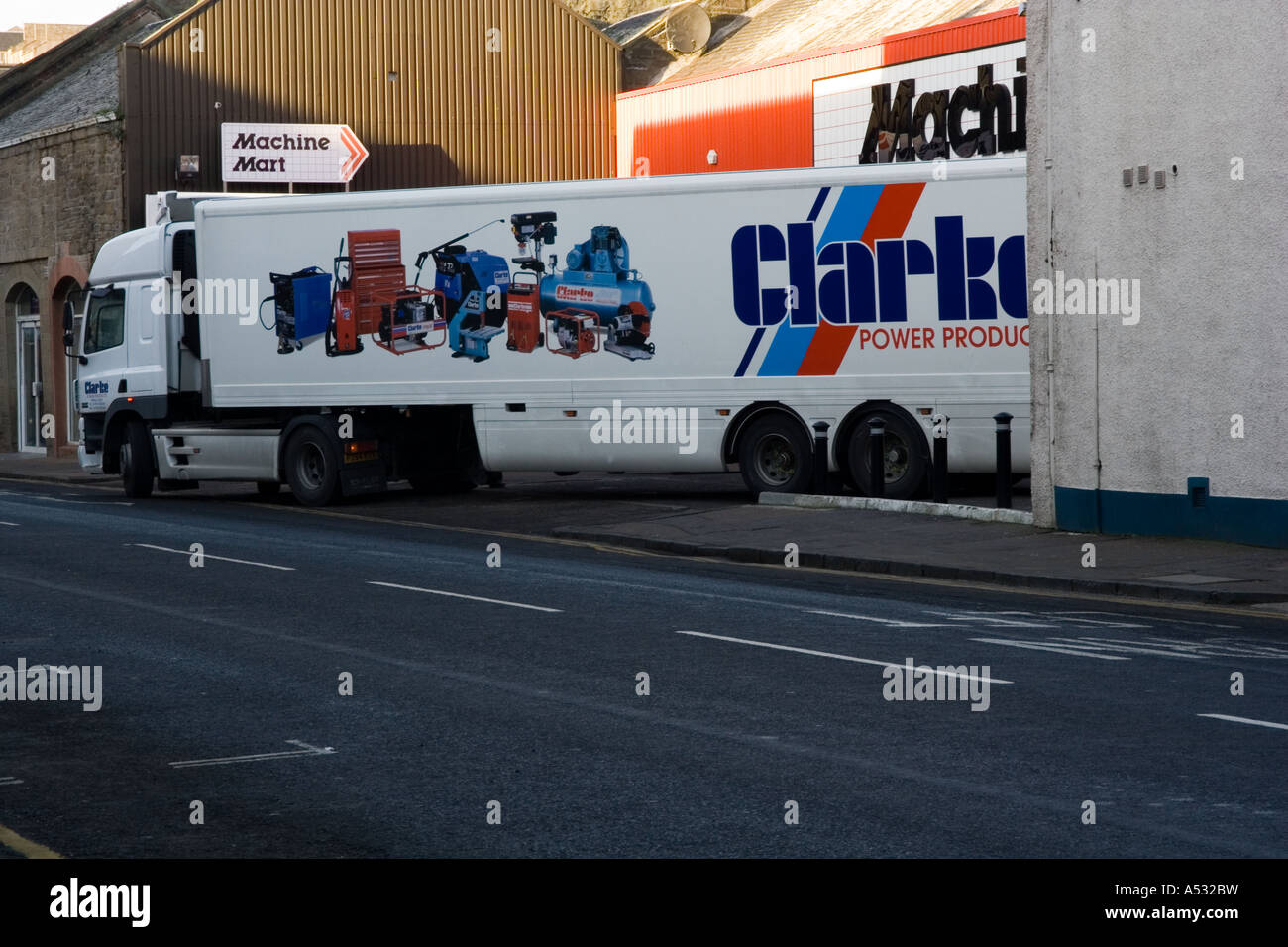 Reversing lorry hi-res stock photography and images - Alamy