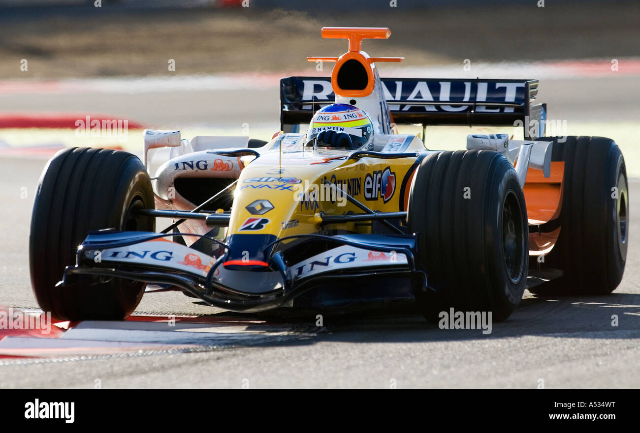 Giancarlo Fisichella (ITA) in the Renault R27 during Formula 1 testing ...