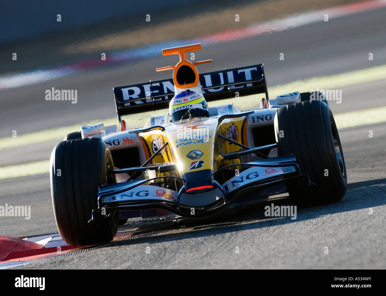 Giancarlo Fisichella (ITA) in the Renault R27 during Formula 1 testing ...