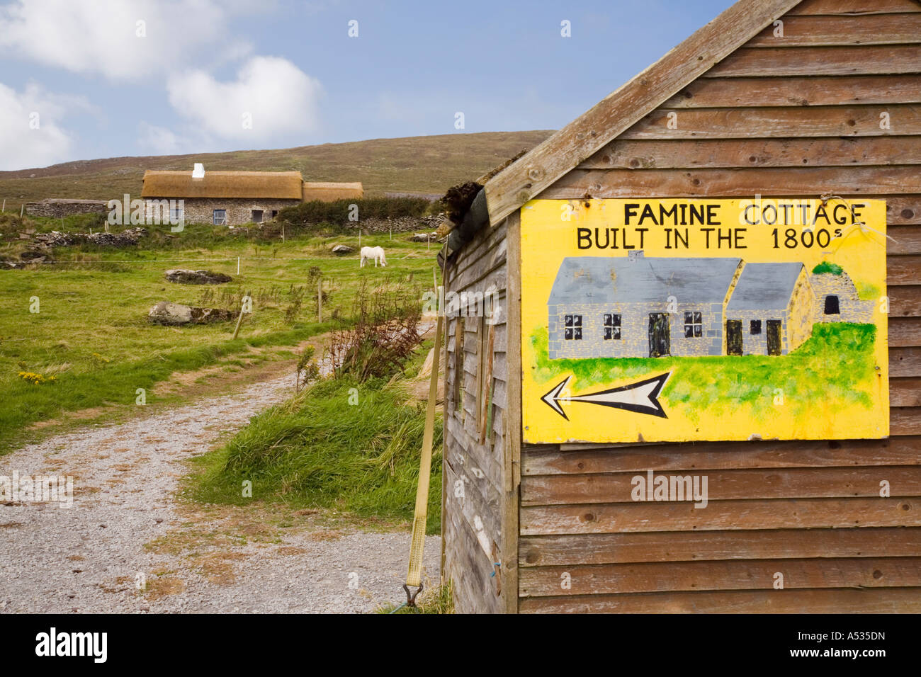 Famine cottage hi-res stock photography and images - Alamy